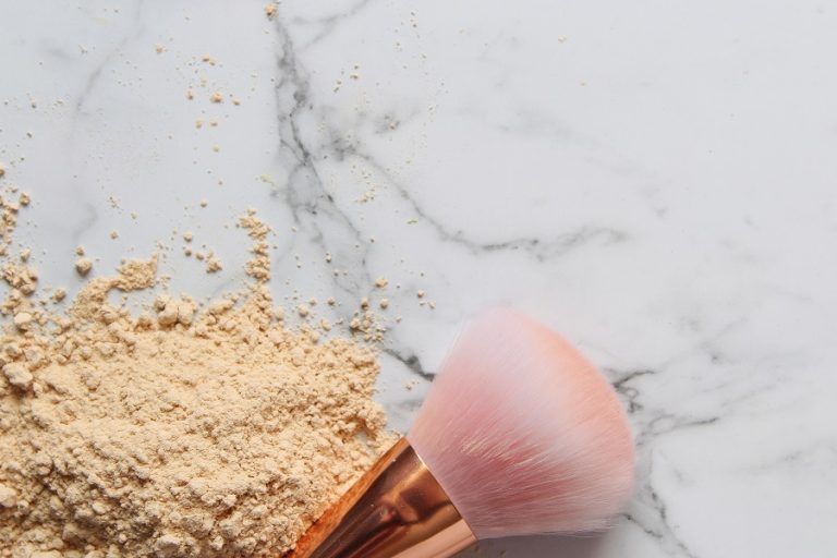 A cosa serve la cipria? Vediamo come sceglierla e applicarla | Trucchi.tv