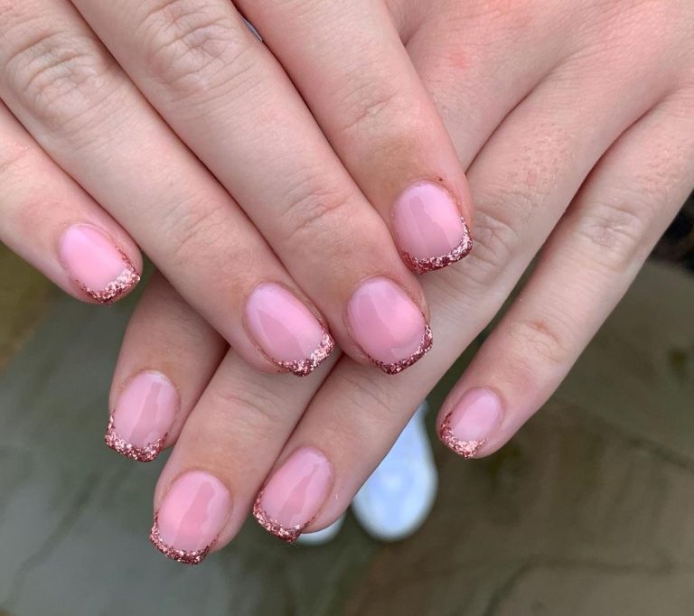 UNGHIE ROSA | Tante idee e nail art rosa per questa manicure