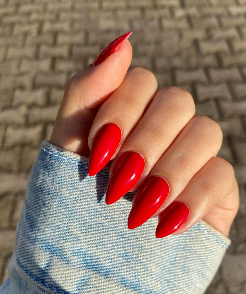 UNGHIE ROSSE ELEGANTI | Le tonalità più raffinate da provare