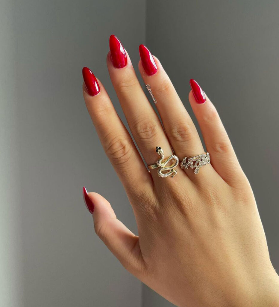 UNGHIE ROSSE ELEGANTI | Le tonalità più raffinate da provare
