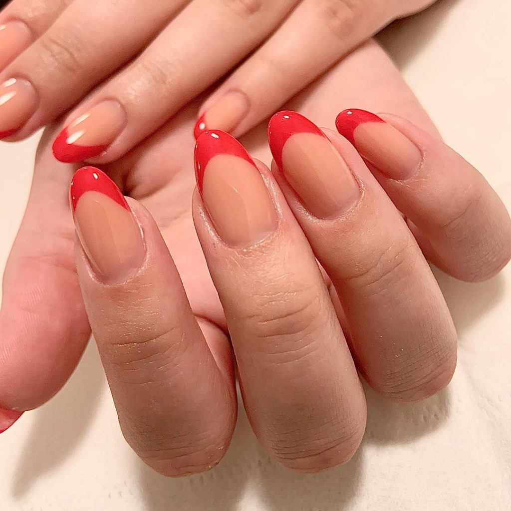 Unghie rosse per l'inverno 2020/2021, il ritorno di un classico ...