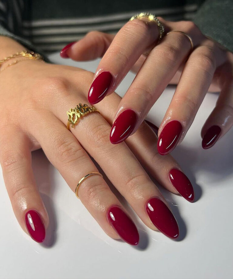 UNGHIE ROSSE ELEGANTI | Le tonalità più raffinate da provare