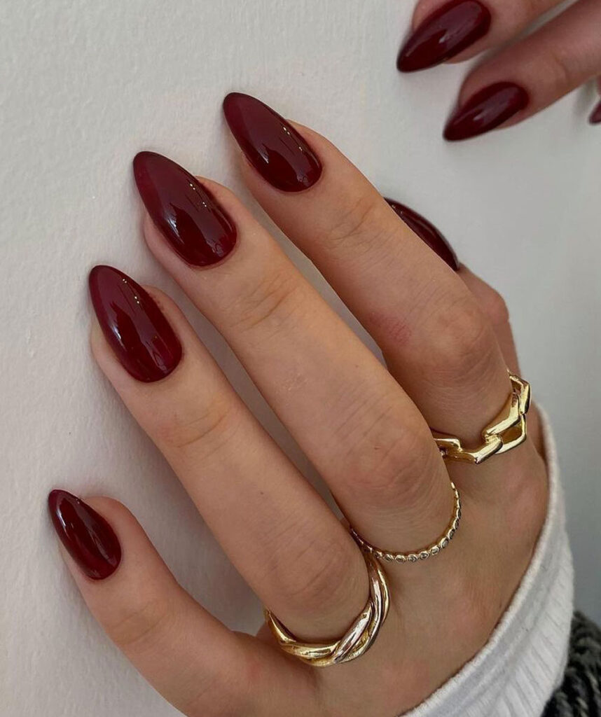 UNGHIE ROSSE ELEGANTI | Le tonalità più raffinate da provare