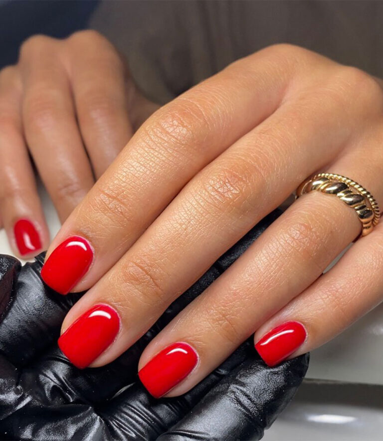 UNGHIE ROSSE ELEGANTI | Le tonalità più raffinate da provare