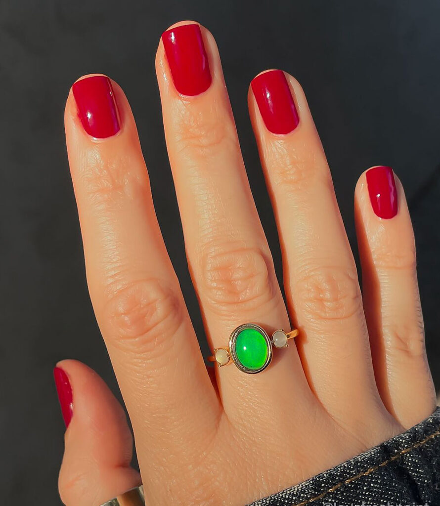 UNGHIE ROSSE ELEGANTI | Le tonalità più raffinate da provare