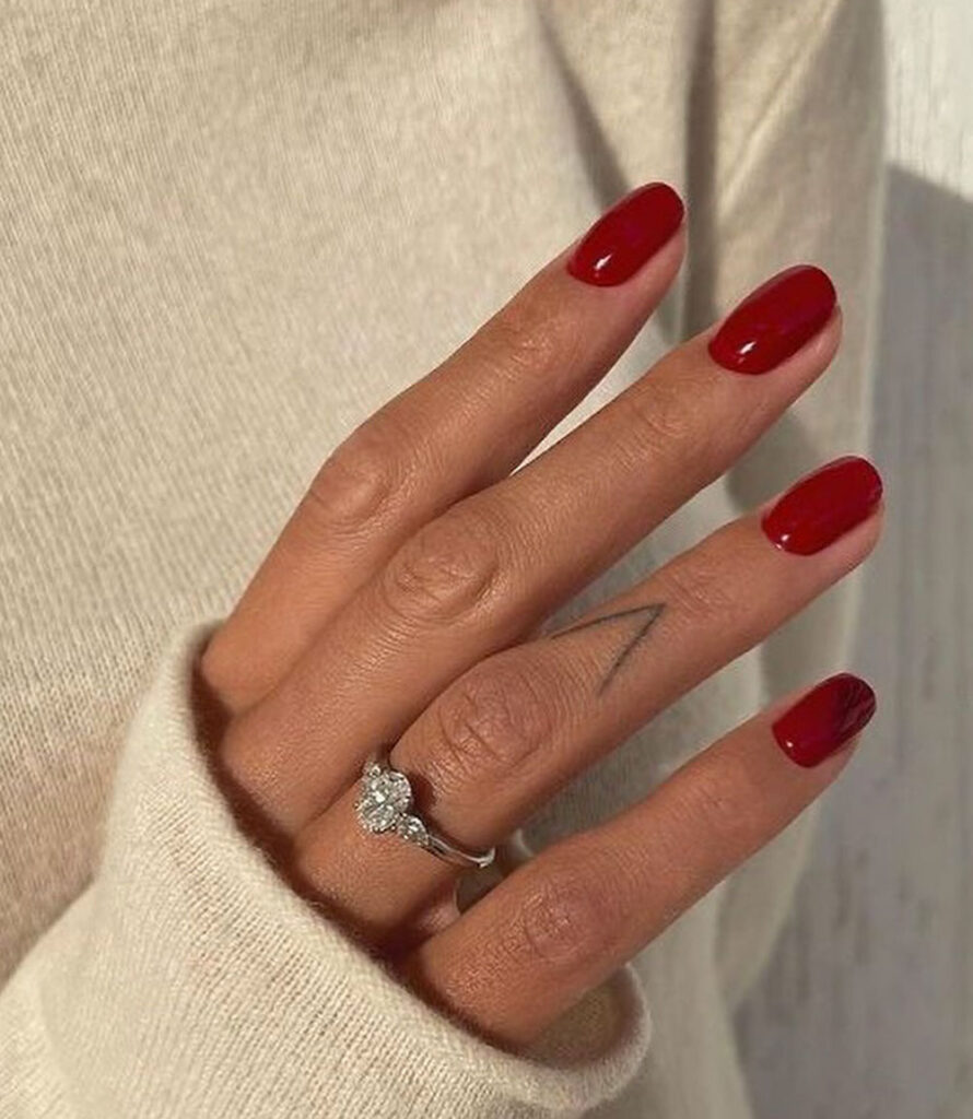 UNGHIE ROSSE ELEGANTI | Le tonalità più raffinate da provare