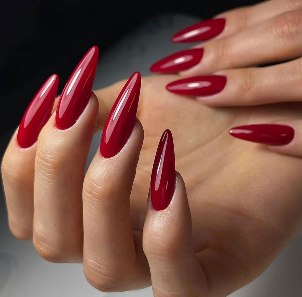 UNGHIE ROSSE ELEGANTI | Le tonalità più raffinate da provare