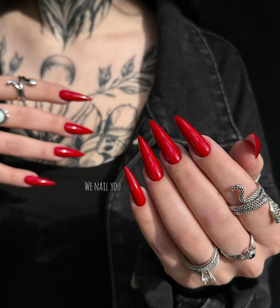 UNGHIE ROSSE ELEGANTI | Le tonalità più raffinate da provare