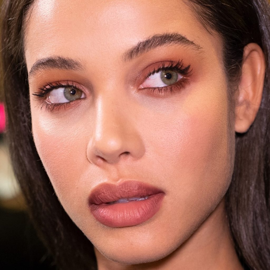 Come truccare gli occhi grandi? I consigli per valorizzarli | Trucchi.tv