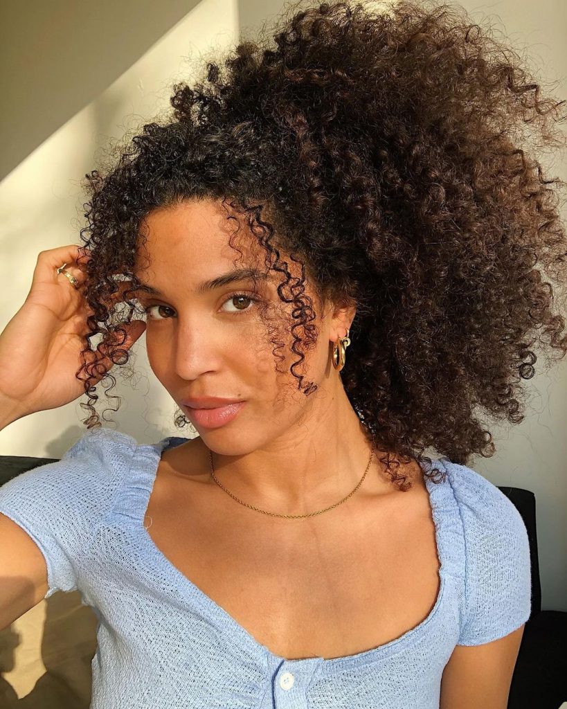 Acconciature capelli ricci | Tante idee semplici e d'effetto | Trucchi.tv