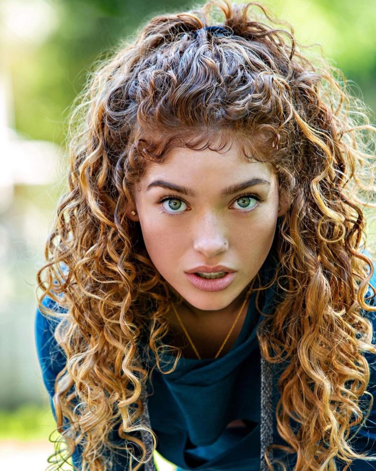 Acconciature capelli ricci | Tante idee semplici e d'effetto | Trucchi.tv