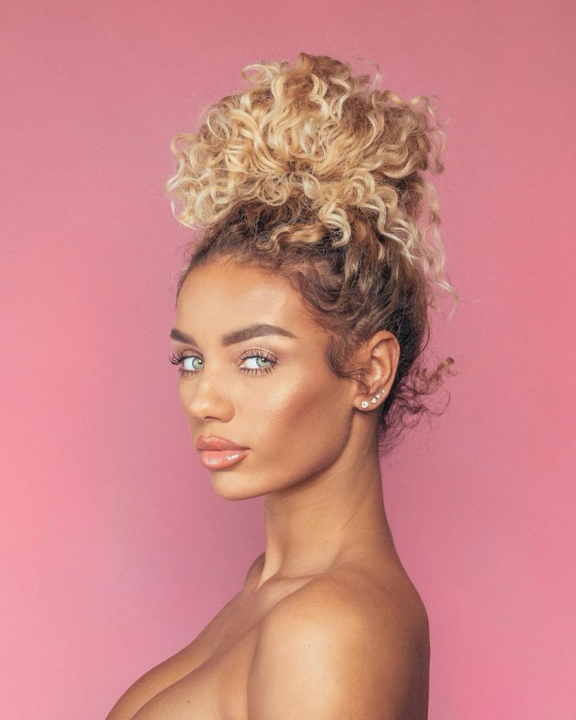 Acconciature capelli ricci | Tante idee semplici e d'effetto | Trucchi.tv