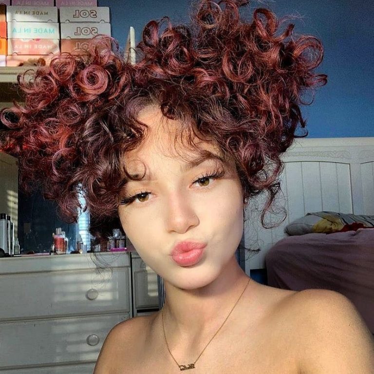 Acconciature capelli ricci | Tante idee semplici e d'effetto | Trucchi.tv