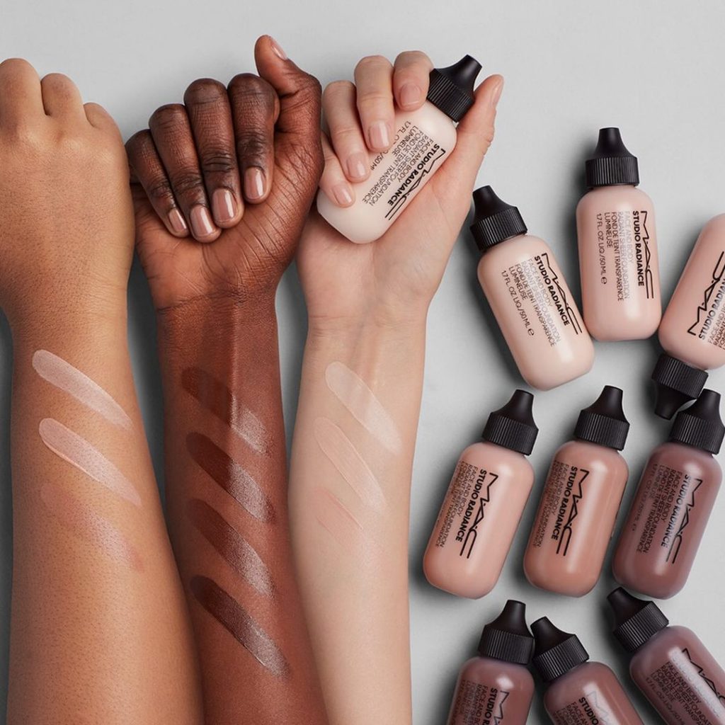 Contouring viso: cos'è e come si fa? | Trucchi.tv