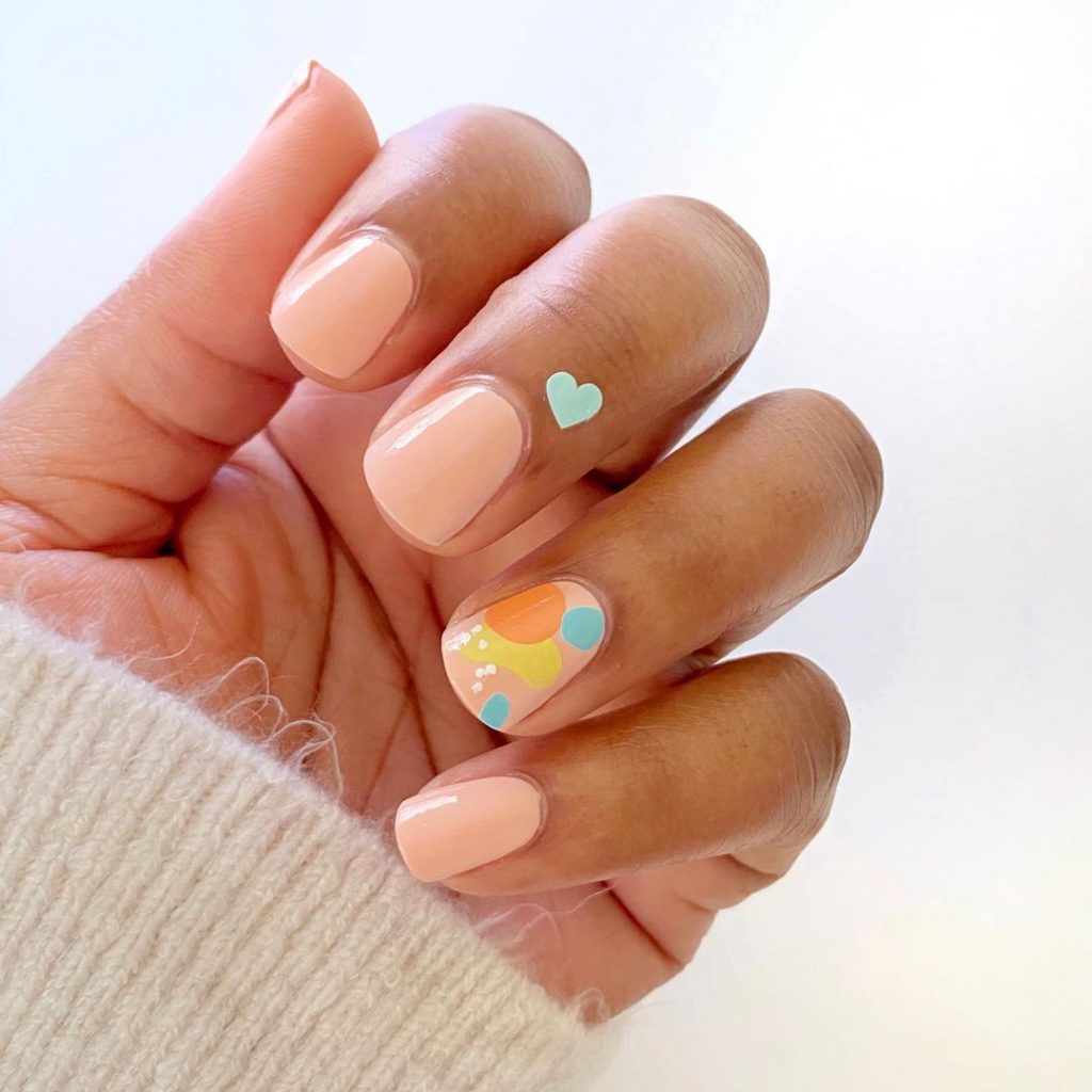 Nail art pesca, la manicure più luminosa dell'estate | Trucchi.tv