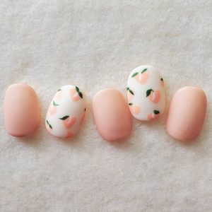 Nail art pesca, la manicure più luminosa dell'estate | Trucchi.tv