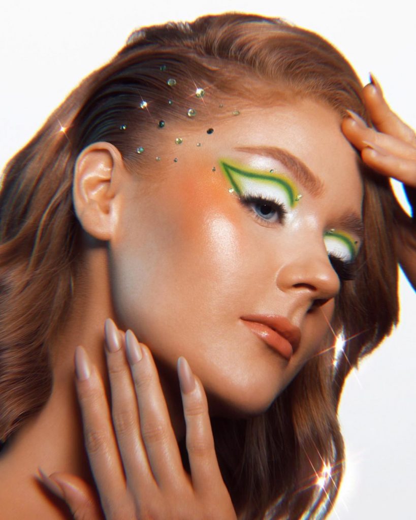 Draping, la tecnica makeup per scolpire il viso con il blush | Trucchi.tv