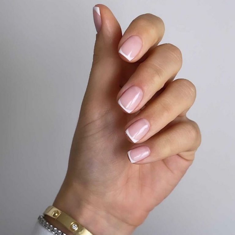 FRENCH MANICURE, Elegante e glamour sta bene a tutte