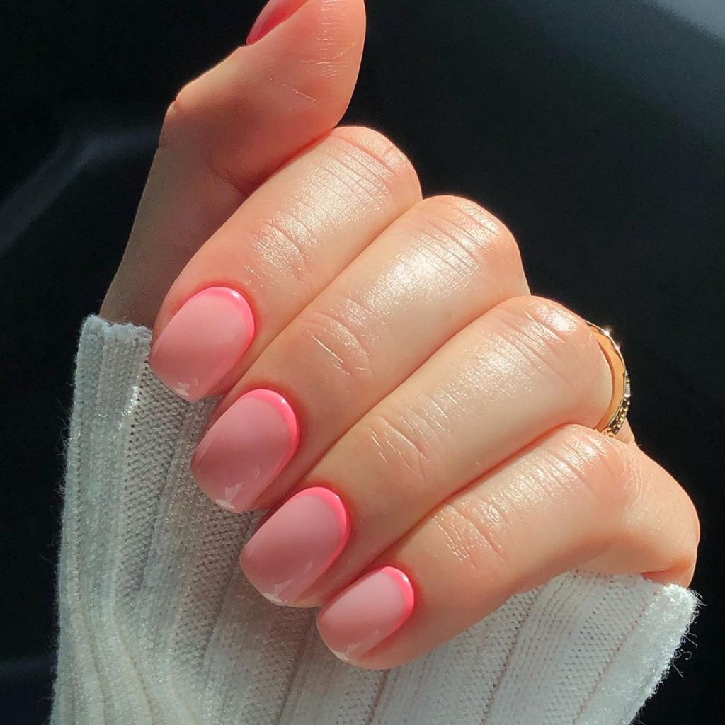 FRENCH MANICURE, Elegante e glamour sta bene a tutte