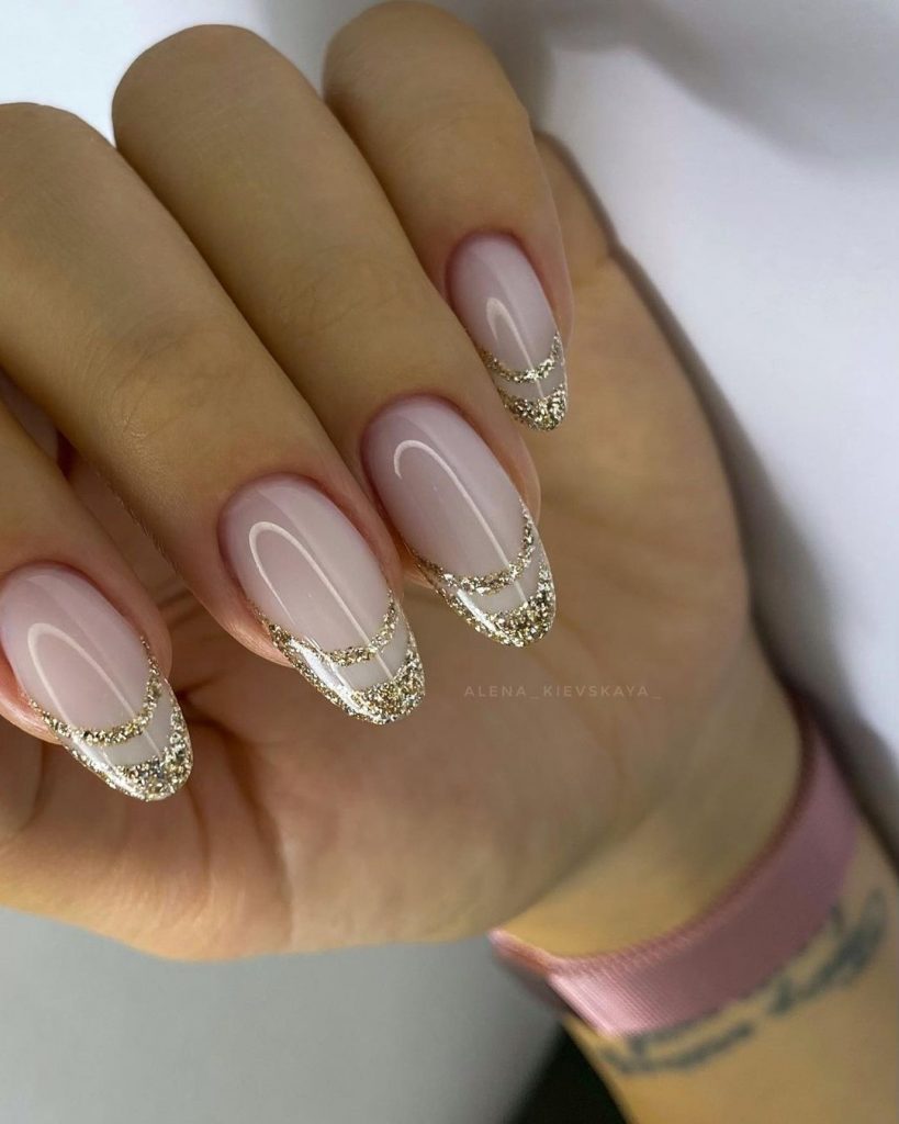 FRENCH MANICURE, Elegante e glamour sta bene a tutte