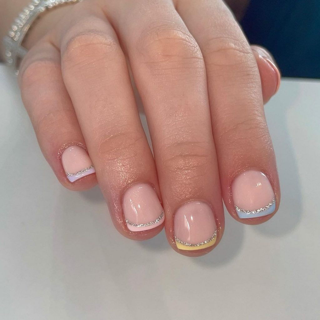 FRENCH MANICURE, Elegante e glamour sta bene a tutte