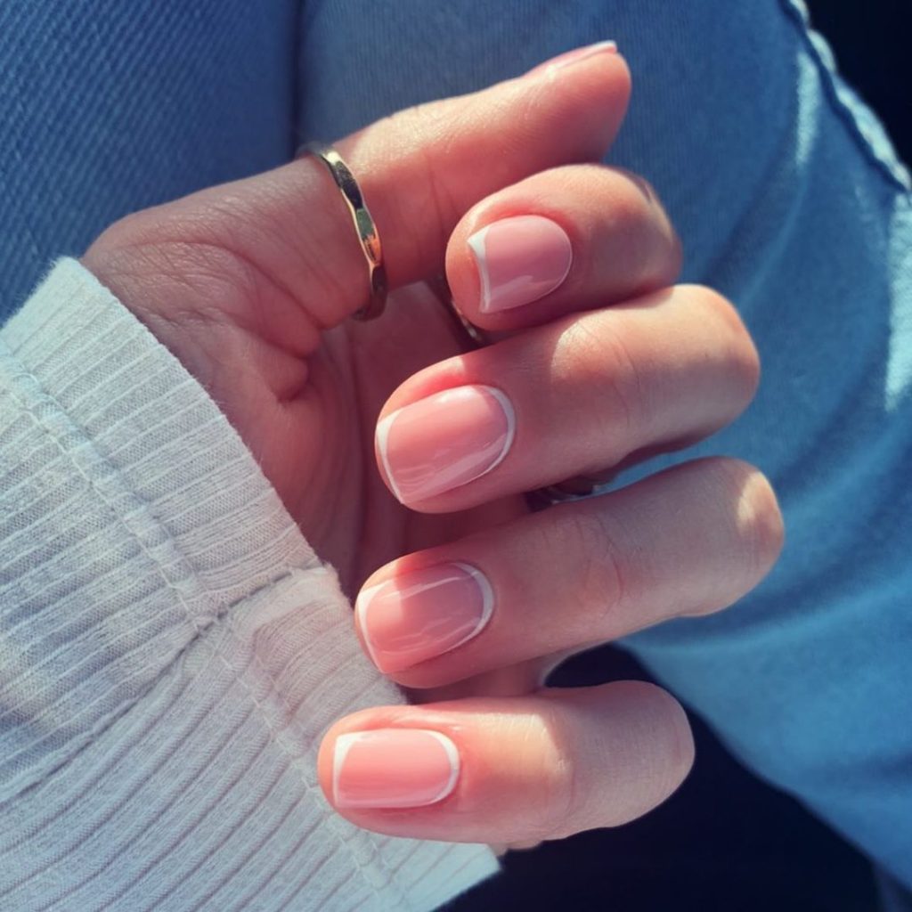 Tutto quello che c'è da sapere sulla reverse french manicure | Trucchi.tv