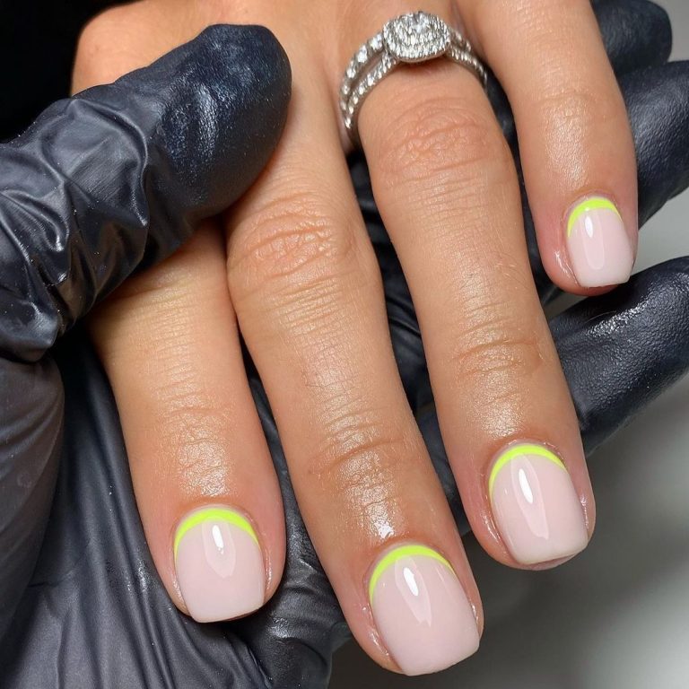 Tutto quello che c'è da sapere sulla reverse french manicure | Trucchi.tv