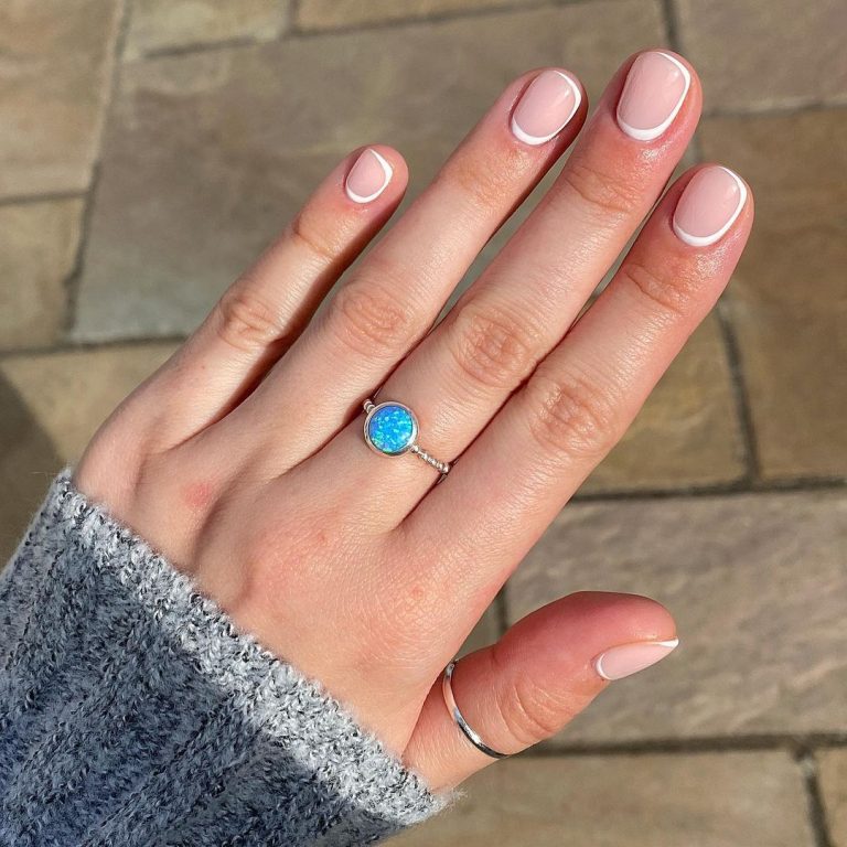 Tutto quello che c'è da sapere sulla reverse french manicure | Trucchi.tv