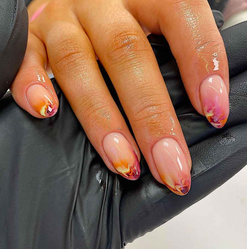 FRENCH MANICURE, Elegante e glamour sta bene a tutte