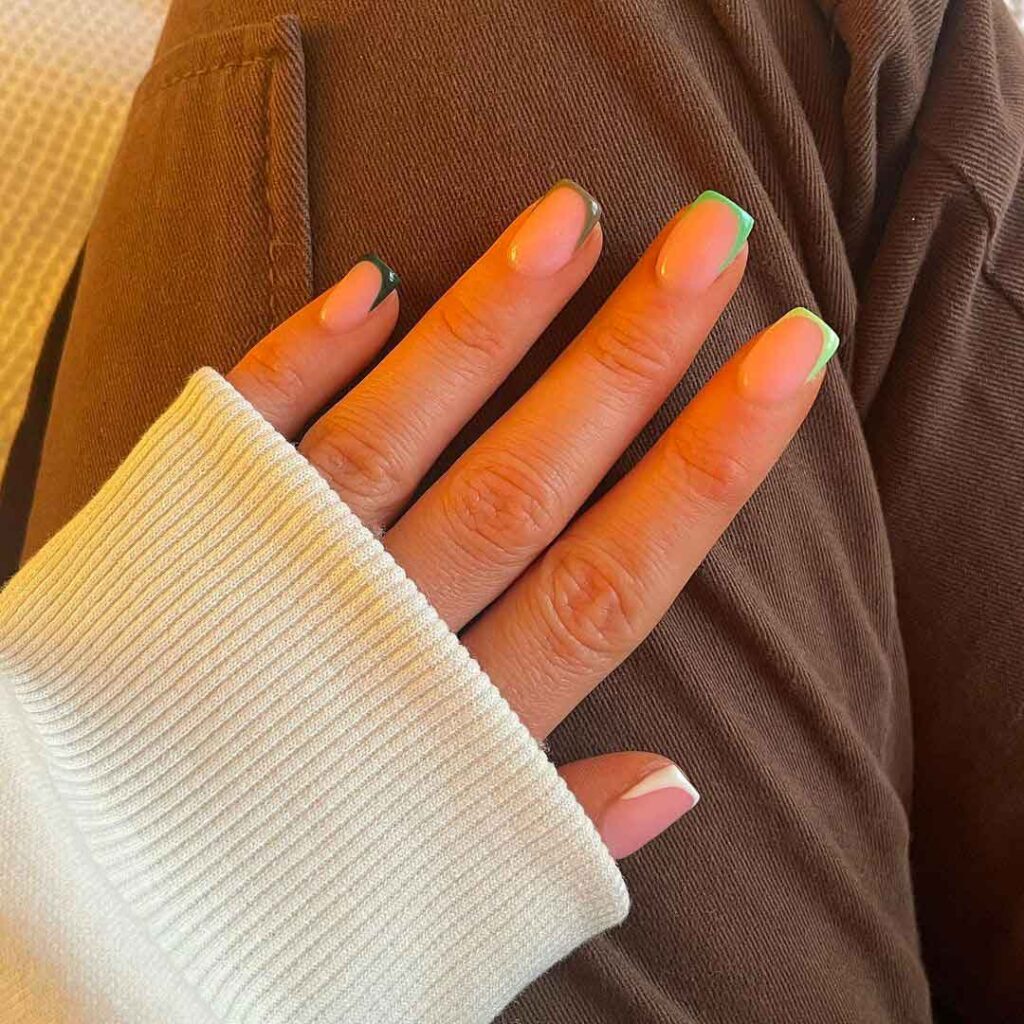 FRENCH MANICURE, Elegante e glamour sta bene a tutte