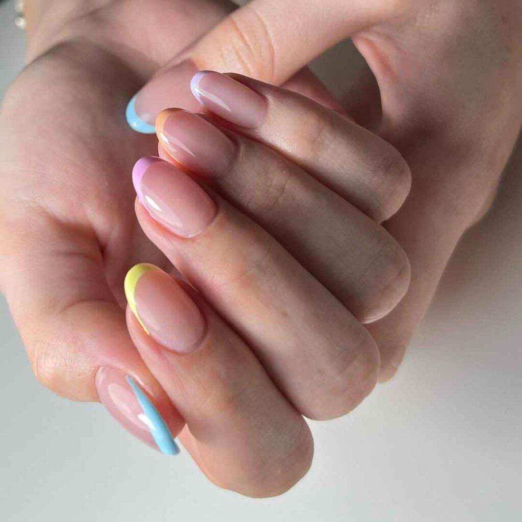 FRENCH MANICURE, Elegante e glamour sta bene a tutte