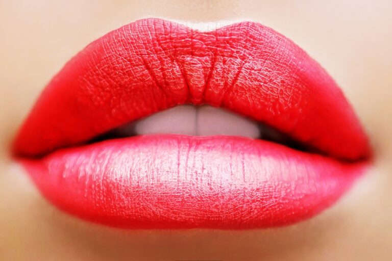 CONTOURING LABBRA | Come ingrandire le labbra con il trucco