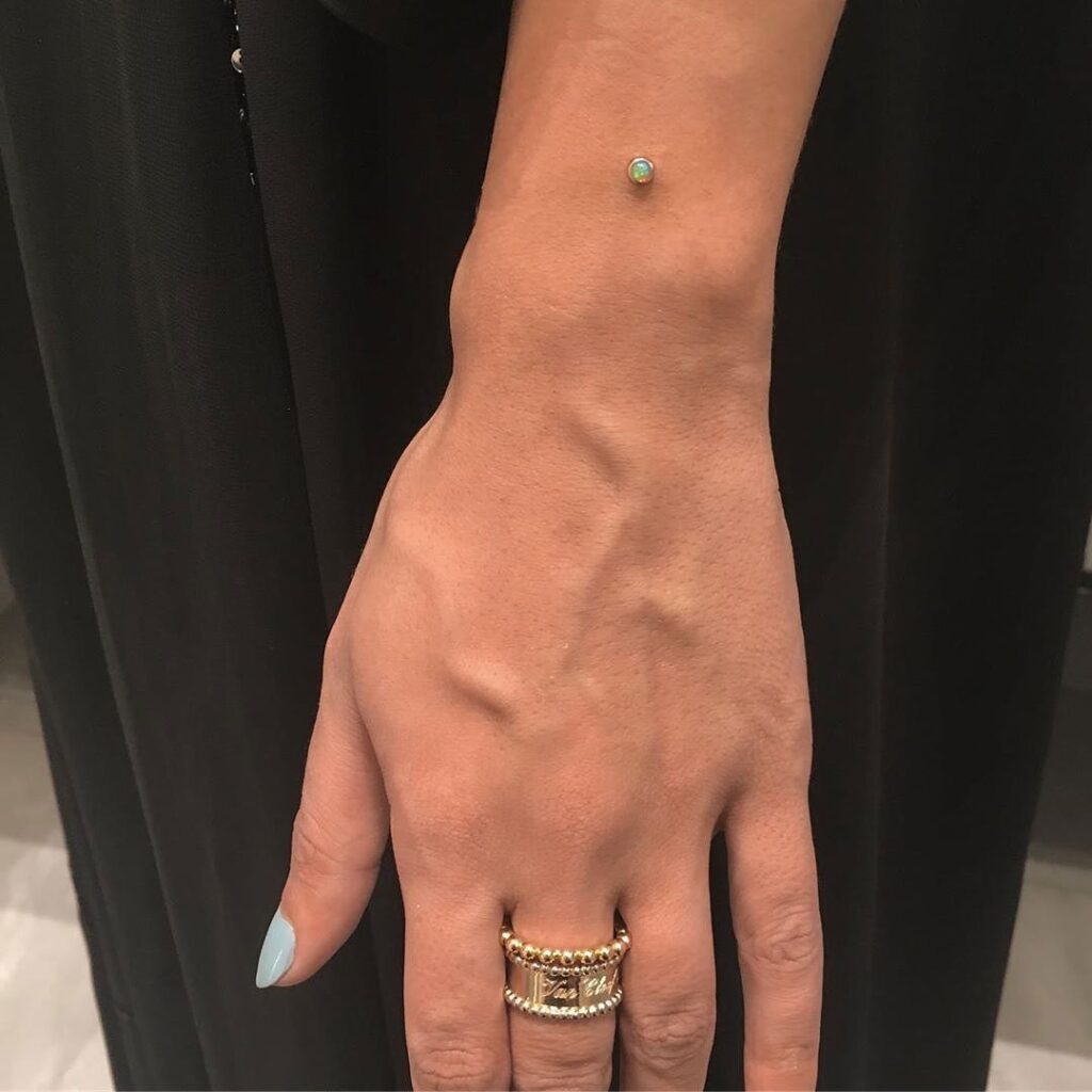 Tutto quello che c'è da sapere sul microdermal piercing | Trucchi.tv