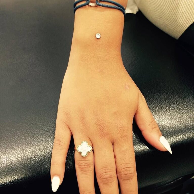 Tutto quello che c'è da sapere sul microdermal piercing | Trucchi.tv