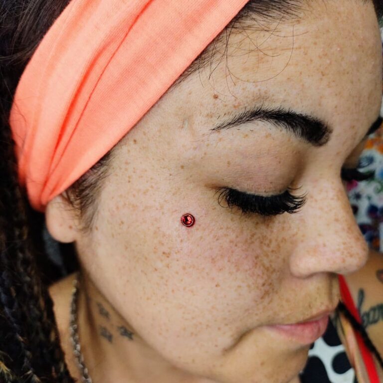 Tutto quello che c'è da sapere sul microdermal piercing | Trucchi.tv