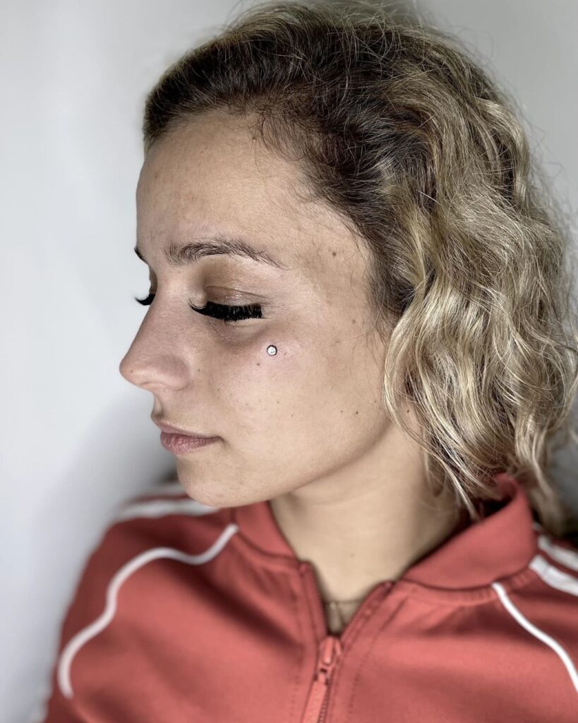 Tutto quello che c'è da sapere sul microdermal piercing | Trucchi.tv