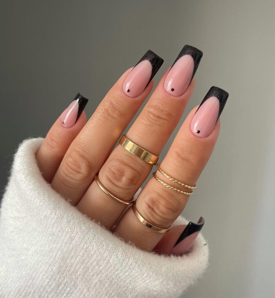 FRENCH MANICURE 2025 | Ecco le nuove varianti più TRENDY