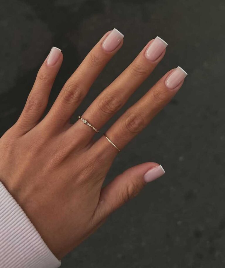 FRENCH MANICURE 2025 | Ecco le nuove varianti più TRENDY