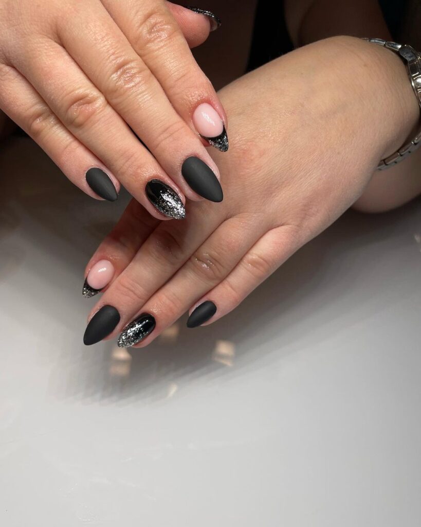 TREND UNGHIE 2024 | Torna di moda lo smalto nero