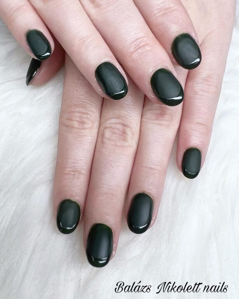 TREND UNGHIE 2023 | Torna di moda lo smalto neroTrucchi.tv