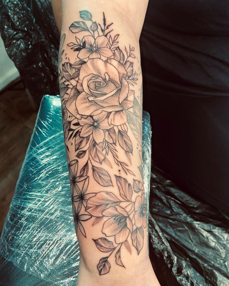 TATUAGGI FIORI | Significati e idee per ogni parte del corpo