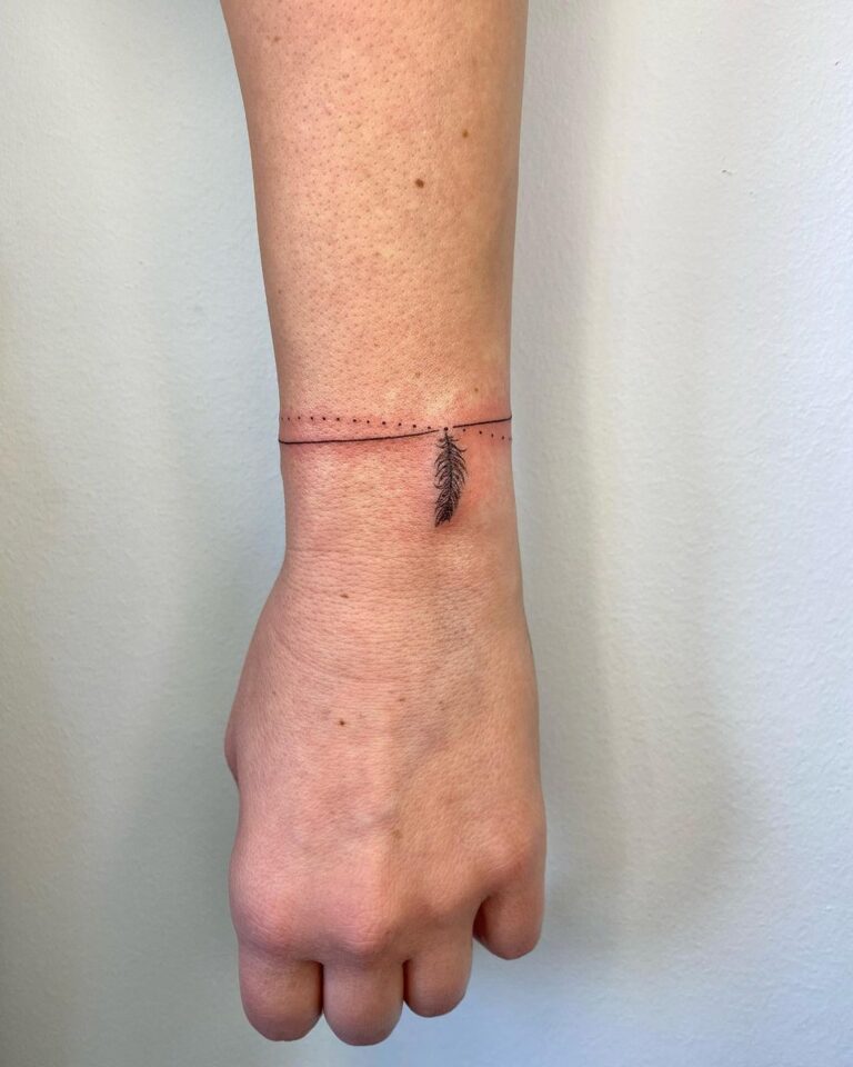 TATUAGGIO PIUMA | Il significato e i disegni più belli