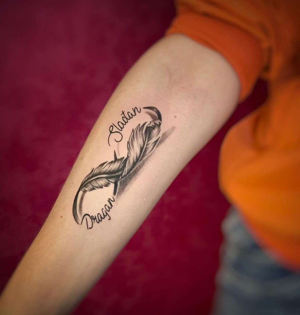 TATUAGGIO PIUMA | Il significato e i disegni più belli
