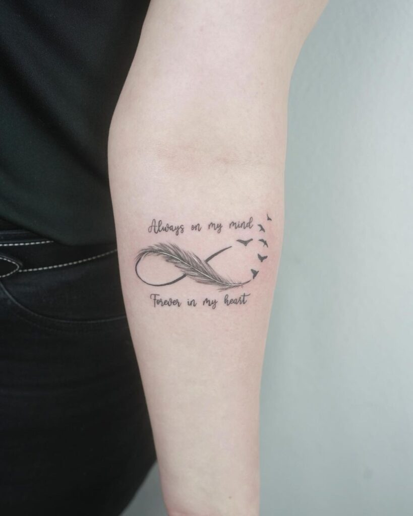 TATUAGGIO PIUMA | Il significato e i disegni più belli