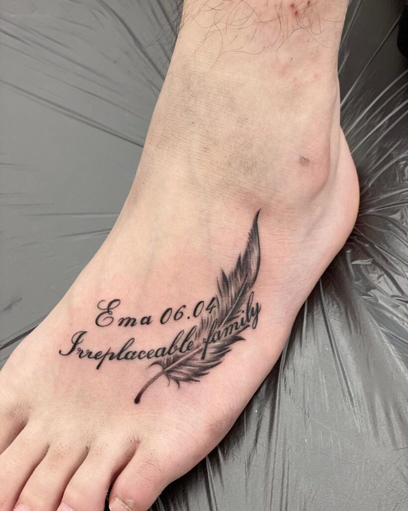 TATUAGGIO PIUMA | Il significato e i disegni più belli