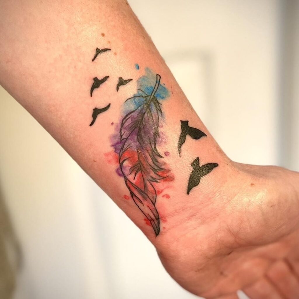 TATUAGGIO PIUMA | Il significato e i disegni più belli