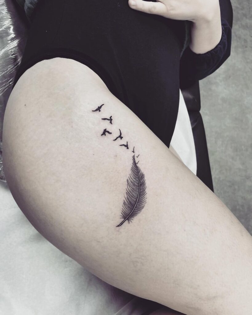 TATUAGGIO PIUMA | Il significato e i disegni più belli