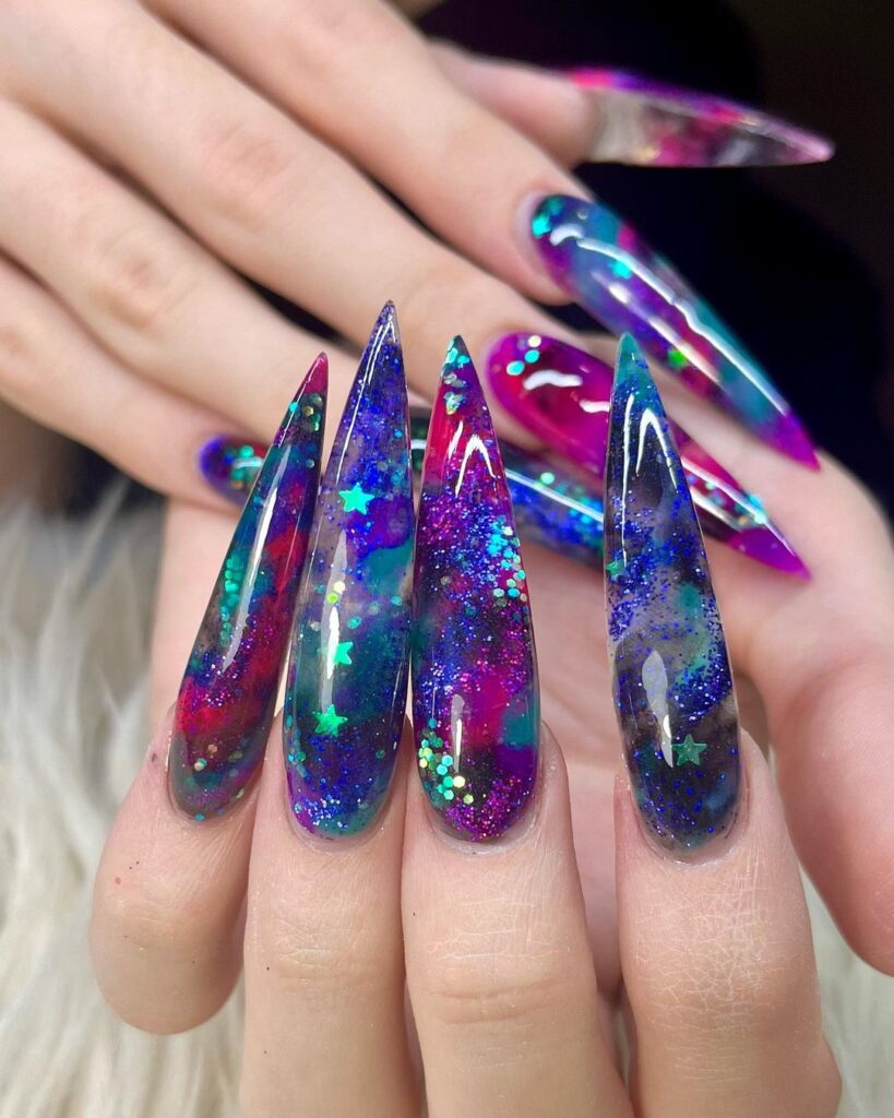 Unghie stiletto: di cosa si tratta e a chi stanno bene? | Trucchi.tv