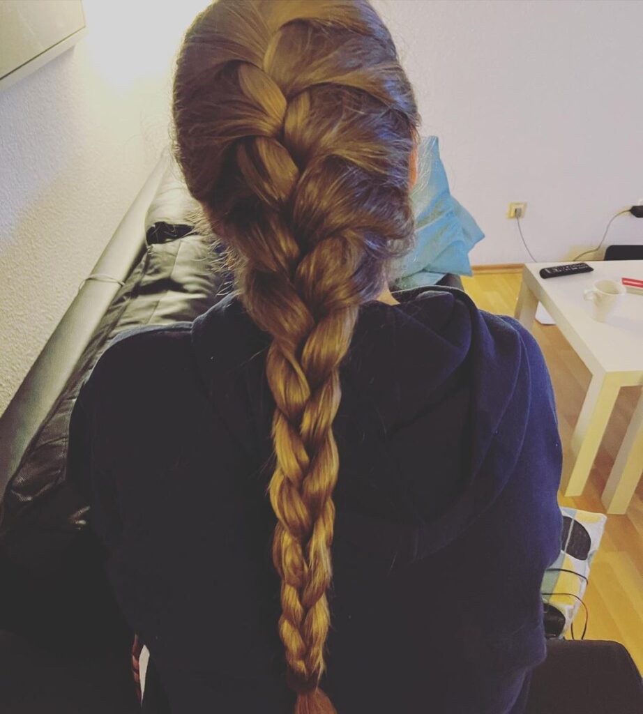 Acconciature capelli sporchi, trucchetti e consigli