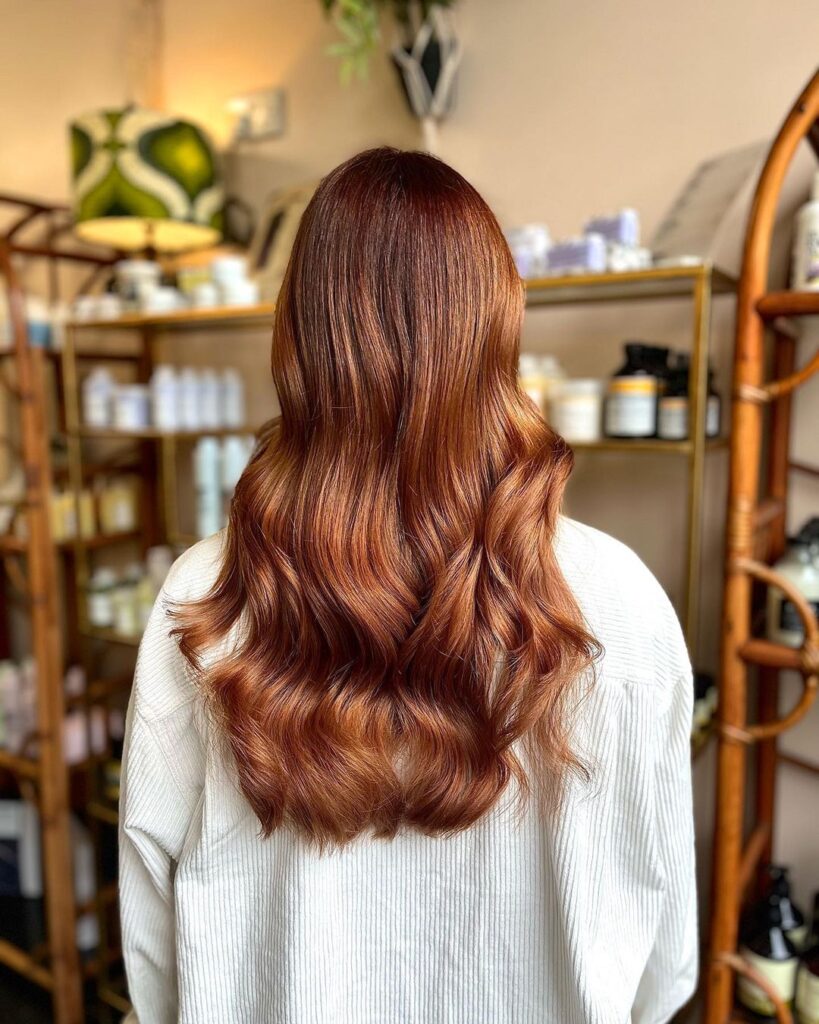 CAPELLI COLOR CARAMELLO | Il trend colore del 2024